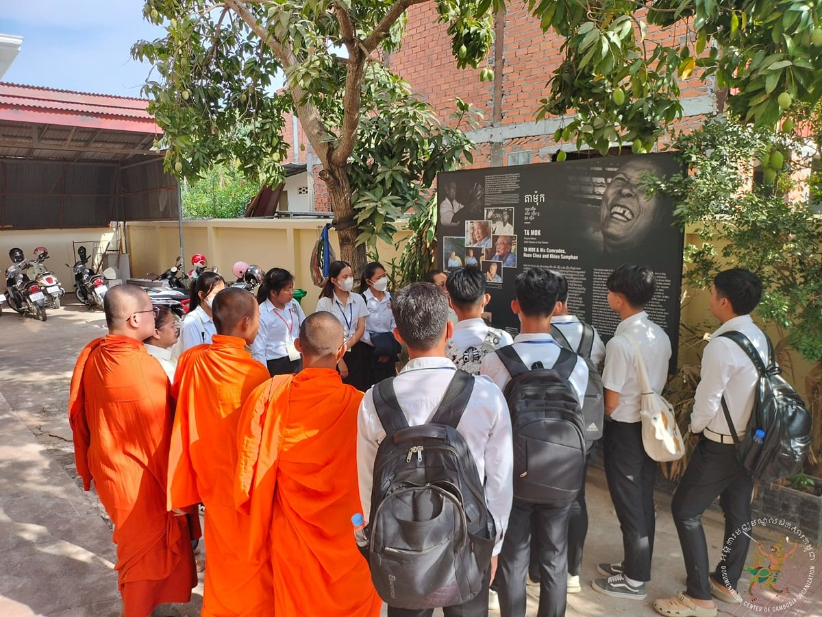 Telling the Story of Ordinary People Who Survived the Khmer Rouge ...